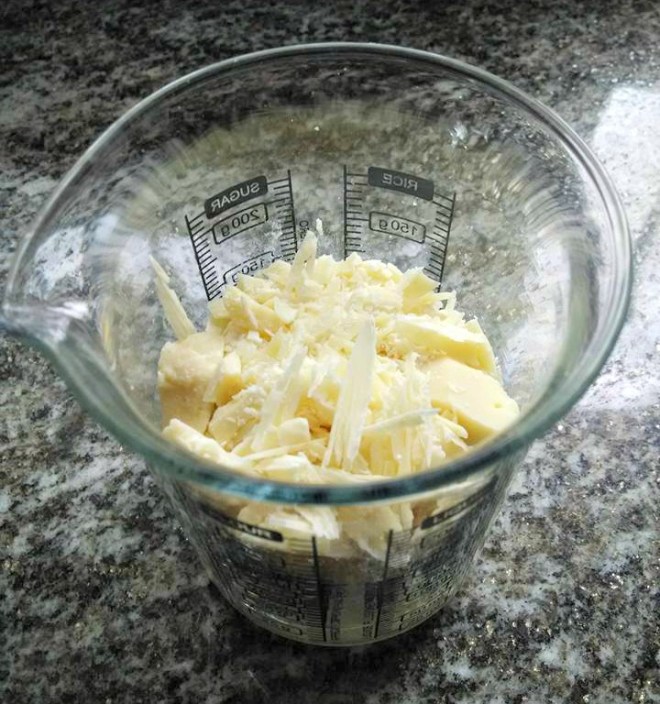 How to Formulate a Solid Shampoo – It's all in my hands