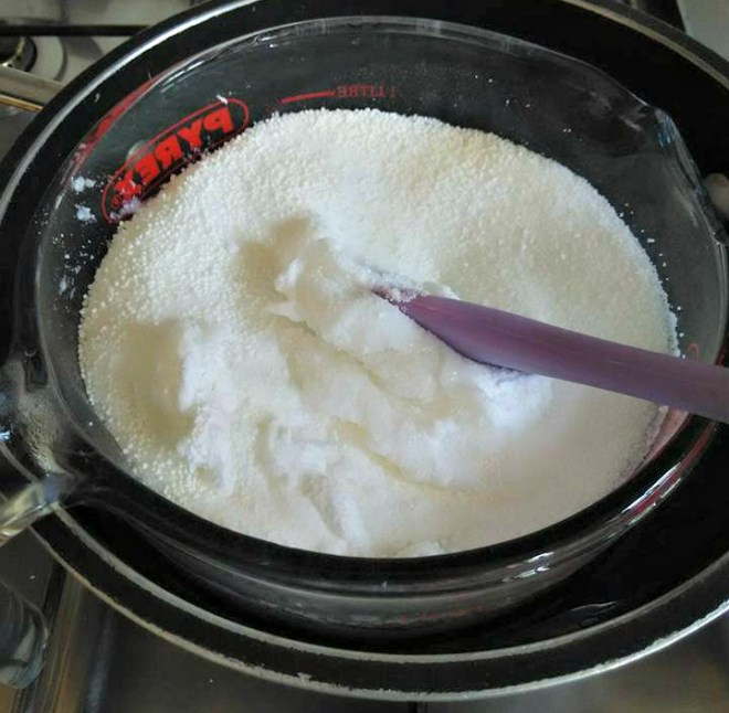 How to Formulate a Solid Shampoo – It's all in my hands